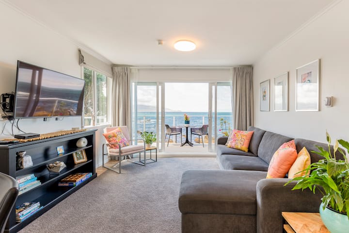 Oceanfront Penthouse Escape - New Zealand