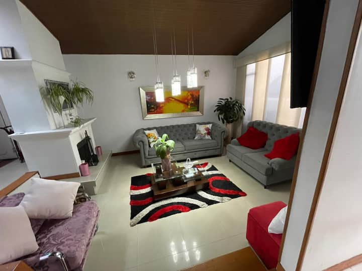 Agradable Hogar Con Chimenea Cerca Al Aeropuerto - Bogotá