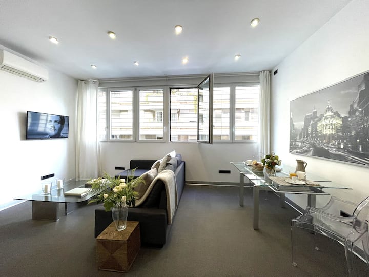 Impecable, Nuevo, Cómodo, Junto Al Metro Colombia - Madrid