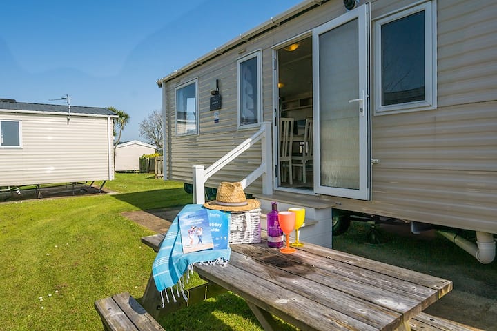 Modern Premier Holiday Caravan - Sleeps 4 - Paignton