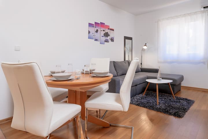 1br With Balcony,4min Center,4min Beach,parking - Bol