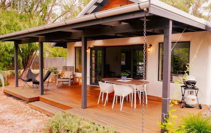 Mr Smith's Straw Bale Cottage With Private Garden - Margaret River