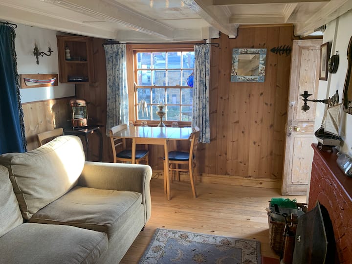 17th Century Fisherman's Cottage + Stunning View - Staithes