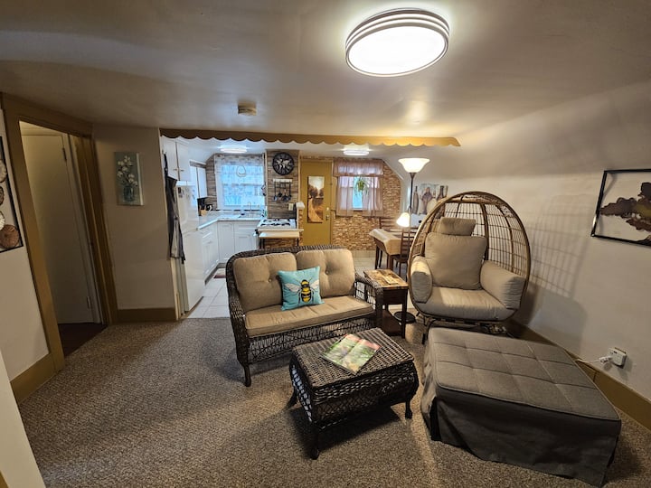 Best Deal In Akron: 1 Br Modern Comfort Near Cvnp - Akron, OH