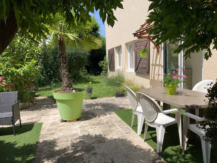 Maison à Voisins Le Bretonneux.logement Entier - Trappes