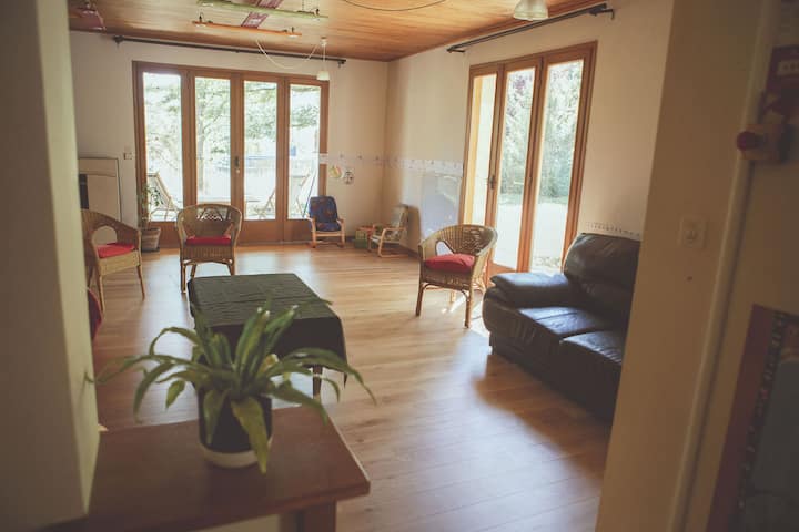 Grande Maison Avec Immense Terrain Arboré - Die