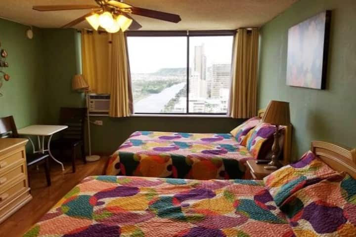 Charming Studio In Waikki, 2 Full Size Beds, Wfi - Honolulu, HI