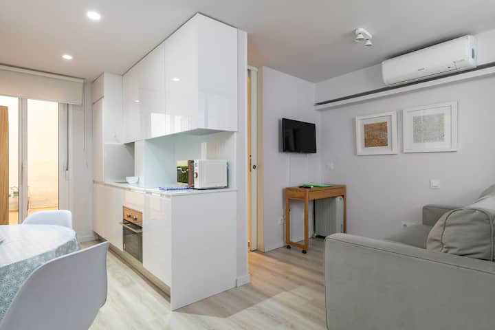 Flat With A Balcony In C.cava Baja - Madrid