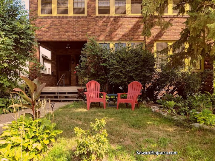 Seward Sojourn - Your Minneapolis Home - Minneapolis