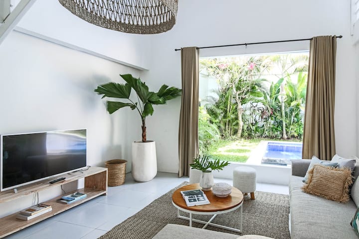 Tropical Hideaway Moments From The Seminyak Sights - Seminyak