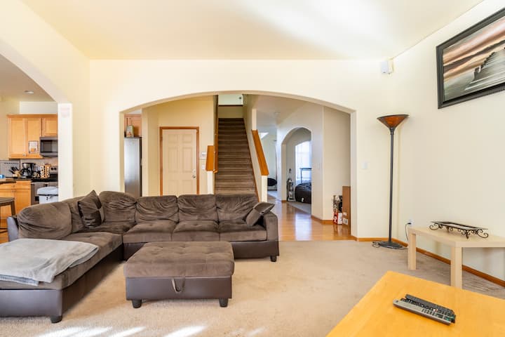 Private Room With Tv In A Cozy Home! - Renton, WA