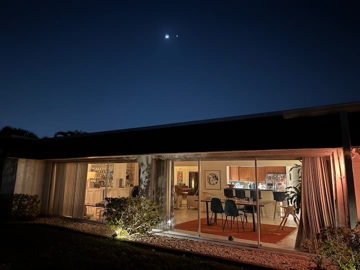 Mid-century Oasis Country Club - Tamarac