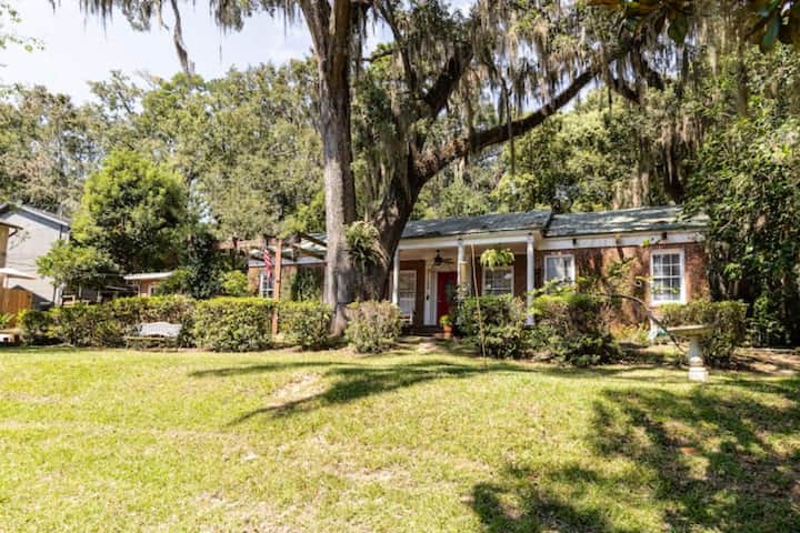 Cottages @ Lake Ella | Lakefront 2br-1.5b/kitchen - Tallahassee Museum