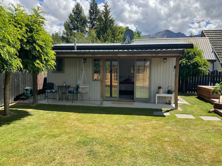 Maple Cottage Sleep-out - Arrowtown