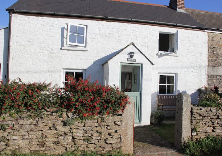 Family Cottage Near Porthleven; Sea Views, Garden. - Helston