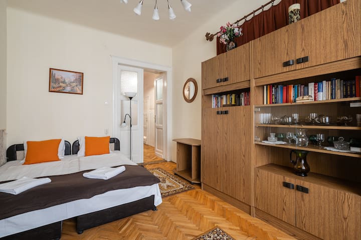 W21 Retro Home With Balcony - Budapest