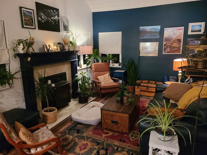Bright, Cozy 2bd James Bay Townhome With A Yard - 빅토리아