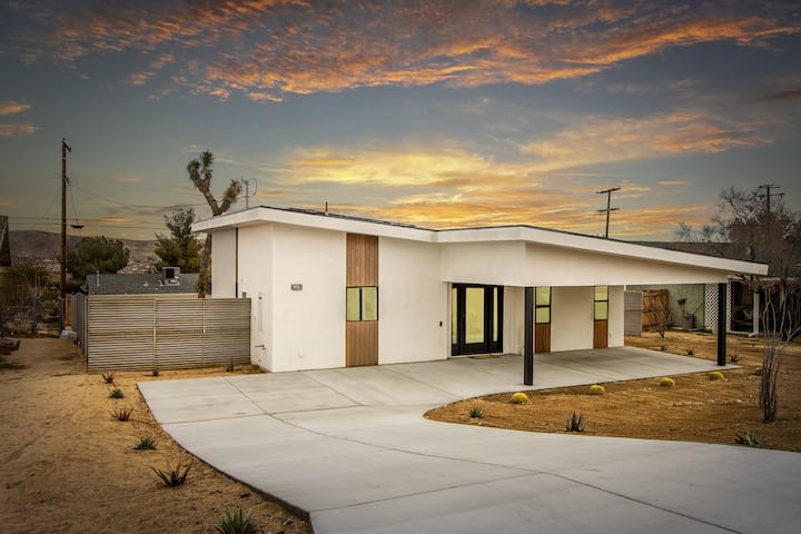 Modern Luxe: Hot Tub / Ev Charger / Eco-friendly - Joshua Tree, CA
