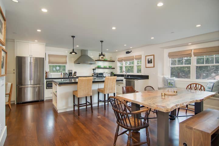 Coastal Encinitas Charmer Near Moonlight Beach - Del Mar, CA