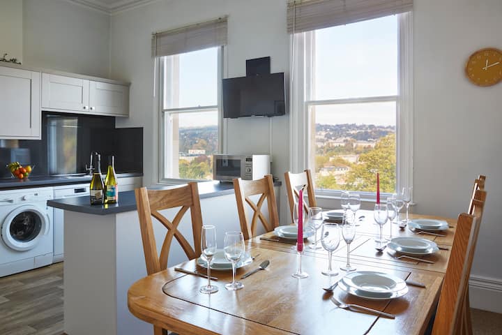 City Views Spacious Maisonette- Parking - Bath