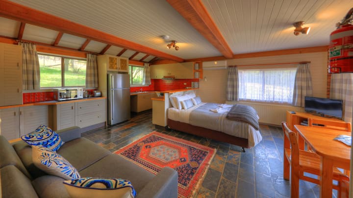 Peaceful Hideaway In The Snowy Mountains - Kosciuszko Road