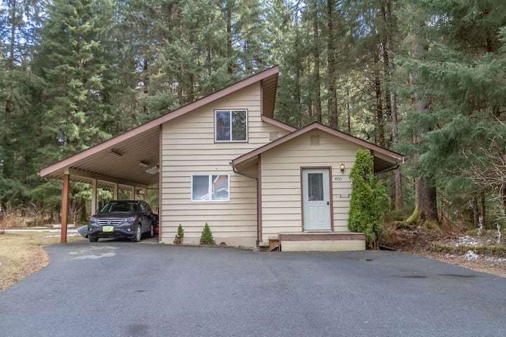 Hummingbird Hideaway - Moose Lake, Juneau