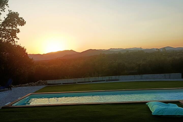 Belle Villa Avec Piscine Et Vue Exceptionnelle - Sauve