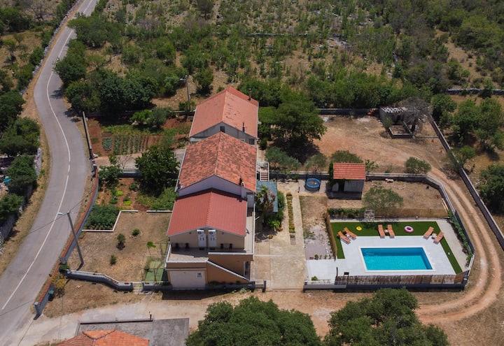 Apartment 1 Mia, 3km From National Park Krka - Lozovac