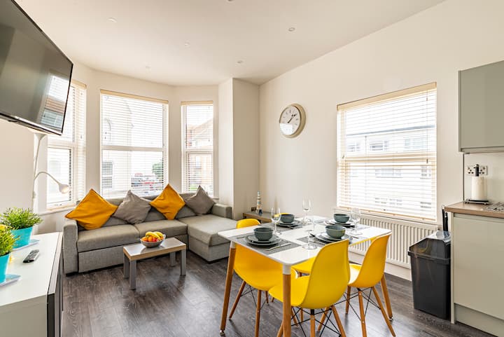 Greyfriars 3, Close To Town & Beach - Free Parking - Clacton-on-Sea