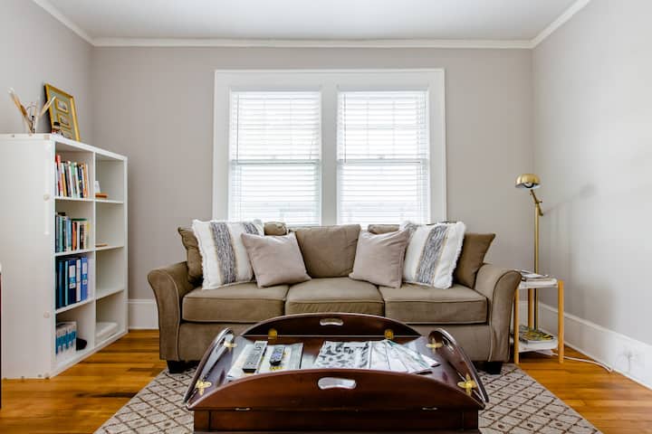 Modern Bungalow Just 10 Minutes Walk To Downtown - Asheville, NC
