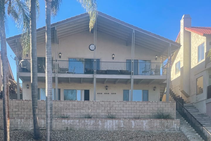 4 Bedroom 3 Bath Lake Front Home Sleeps 16 - Menifee, CA