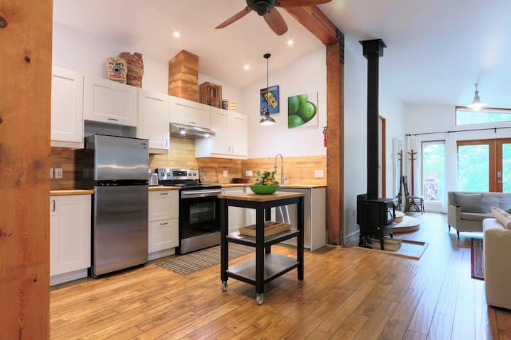 Handley’s Coast House:  Slowdown, Relax, & Enjoy! - Sunshine Coast