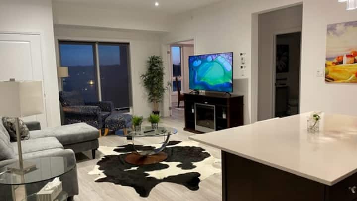 Barrie Top Floor 2 Bdrm & 2 Bathroom With Sunroom - Barrie