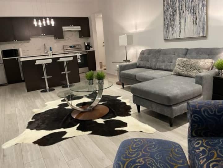Barrie Top Floor 2 Bdrm & 2 Bathroom With Sunroom - Barrie