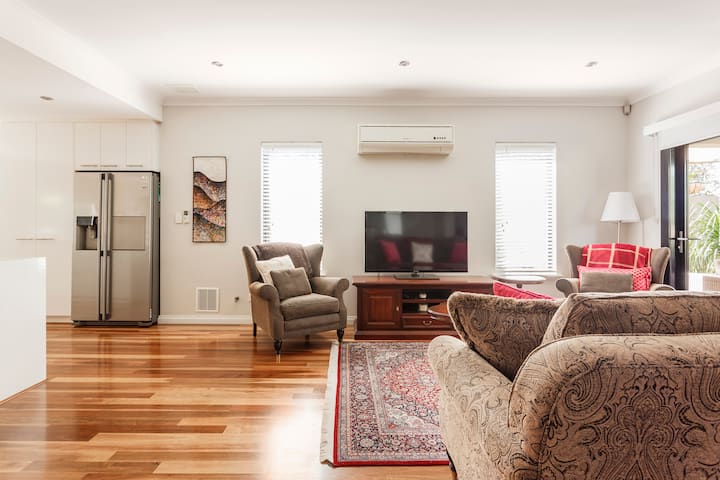 Room In Peaceful Surroundings - Kingsley