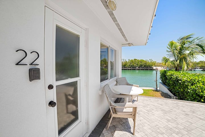 Waterfront Queen Studio W/private Beach - Venice, FL