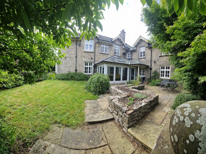 Central Large Character House & Private Garden - Kendal
