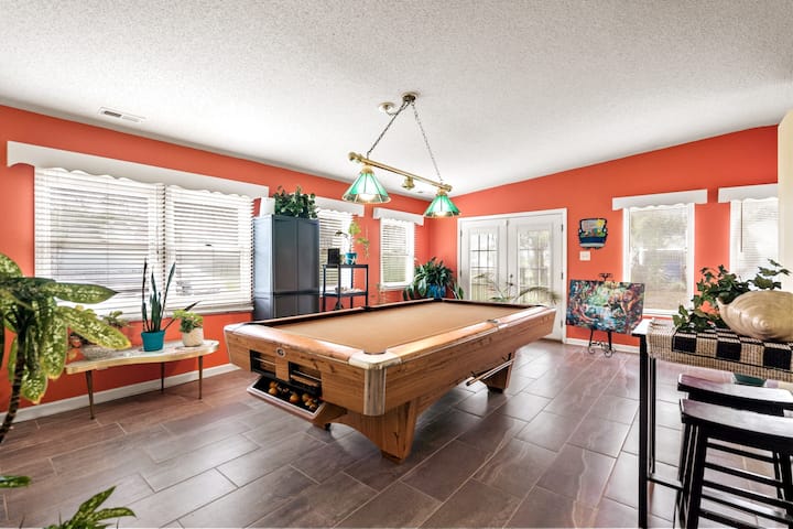 Wellness-inspired Coastal Retreat • Golf Cart - Oak Island, NC