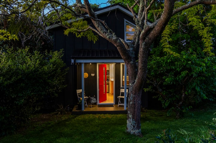 Custom-designed Taupō Tiny House:  Kōwhai Korner - New Zealand