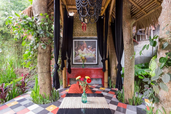 Magical Modern Bamboo Treehouse - Ubud