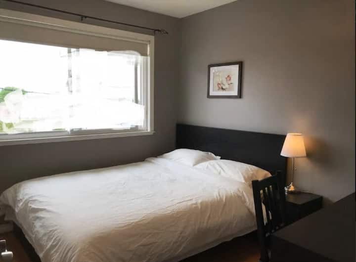 Quaint Private Room Near Metrotown - Burnaby