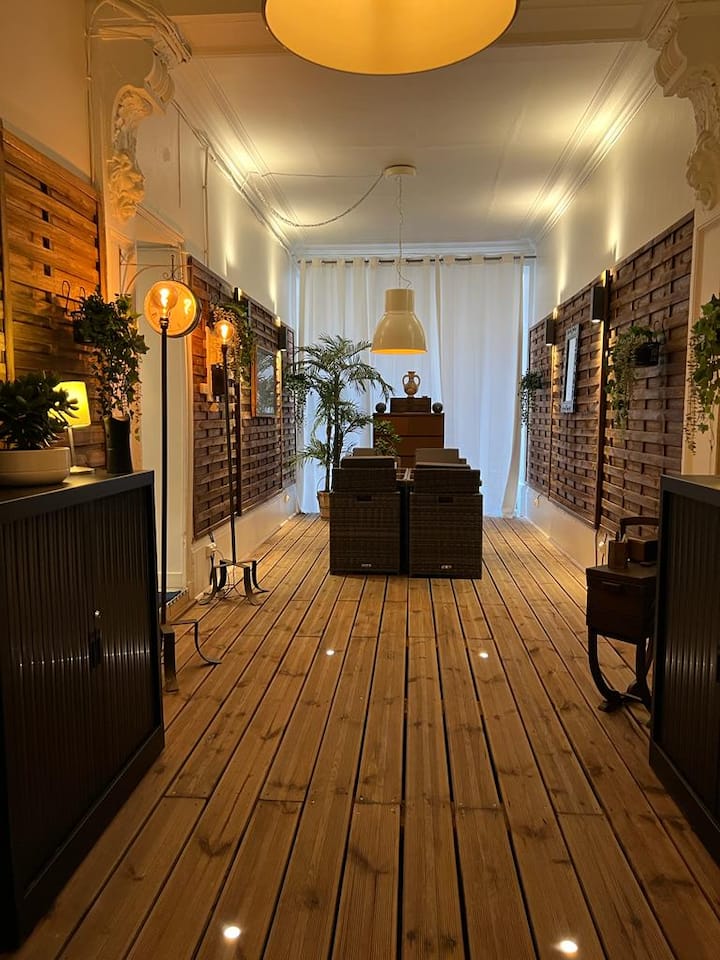 Clichy : Maison Avec Patio - Paris