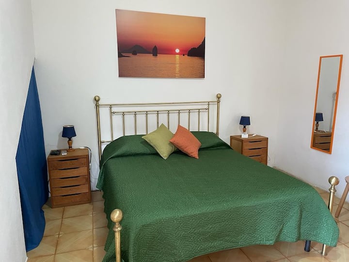 Lipari: Apartment With Parking And Nearby Sea - Lipari