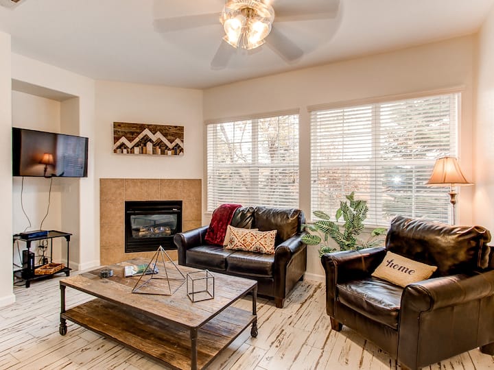 Centrally Located Main Floor Condo In Centennial - Centennial, CO