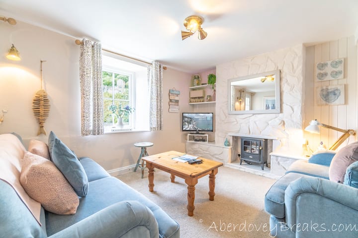Adorable, Homely 4 Bedroom Peaceful Cottage Only Minutes Walks To Beach - Tywyn
