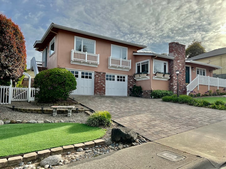 Bay View And City Lights,*5 Star*30 Days Min Stay. - Monterey, CA