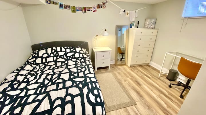 Renovated Unit In Little Italy, Toronto - Toronto