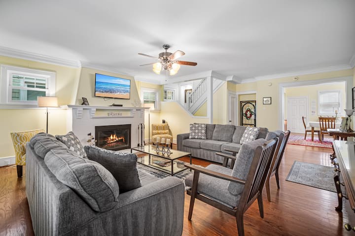 Charming Victorian 4 Houses From The Beach! - Atlantic City, NJ