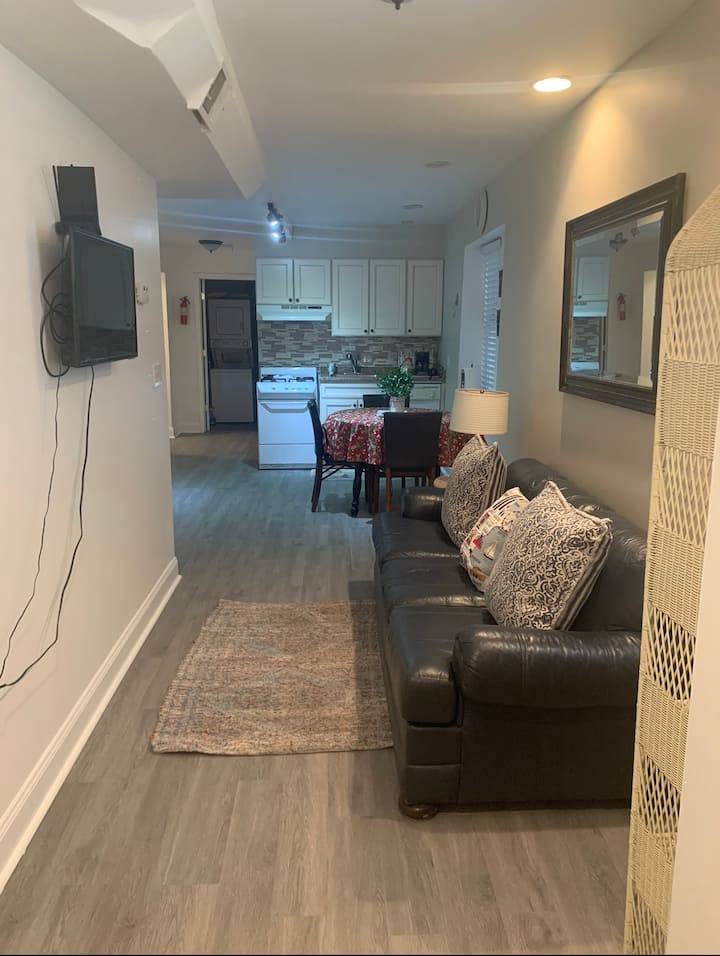 Lovely And Cozy Suite On Southport ! - Chicago, IL