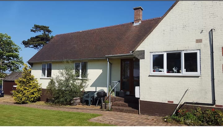 Beautiful Garden Cottage 10 Min Walk To The Beach - Isle of Wight